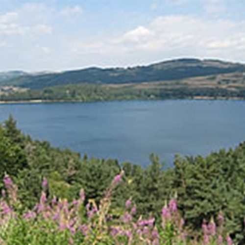 Découvrez le lac d'Issarles en Ardèche